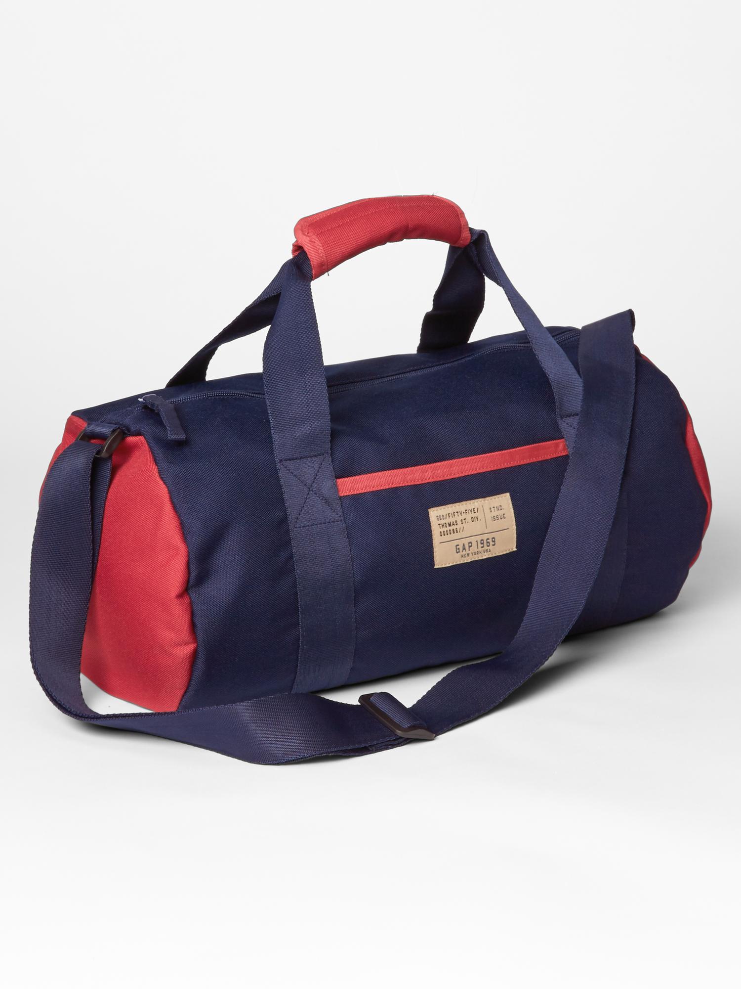 Gap公式オンラインストア | Printed duffel bag